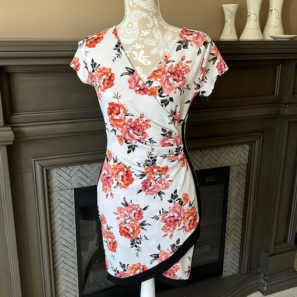 Almost Famous | Dresses | Juniors Almost Famous Brand Floral Dress L ...